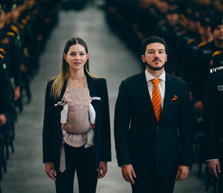 Mariana Rodríguez lleva a su bebé al Día del Policía en NL y genera ...