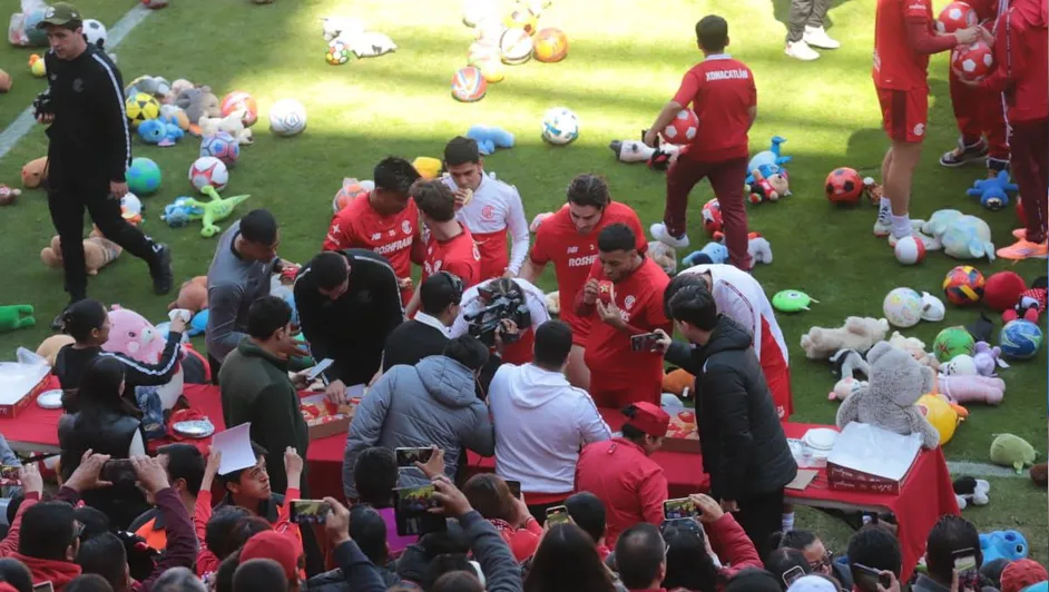 ¡Cancha de Peluches! Toluca FC convierte goles en sonrisas con su ...